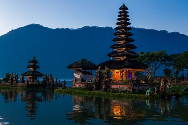 Réserver un guide francophone - Sediug